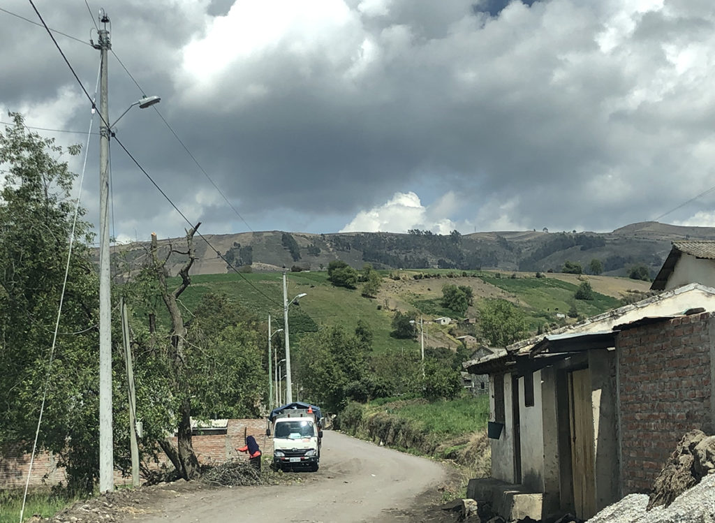 EERSA entrega obras de electrificación en el sector rural - La Prensa ...