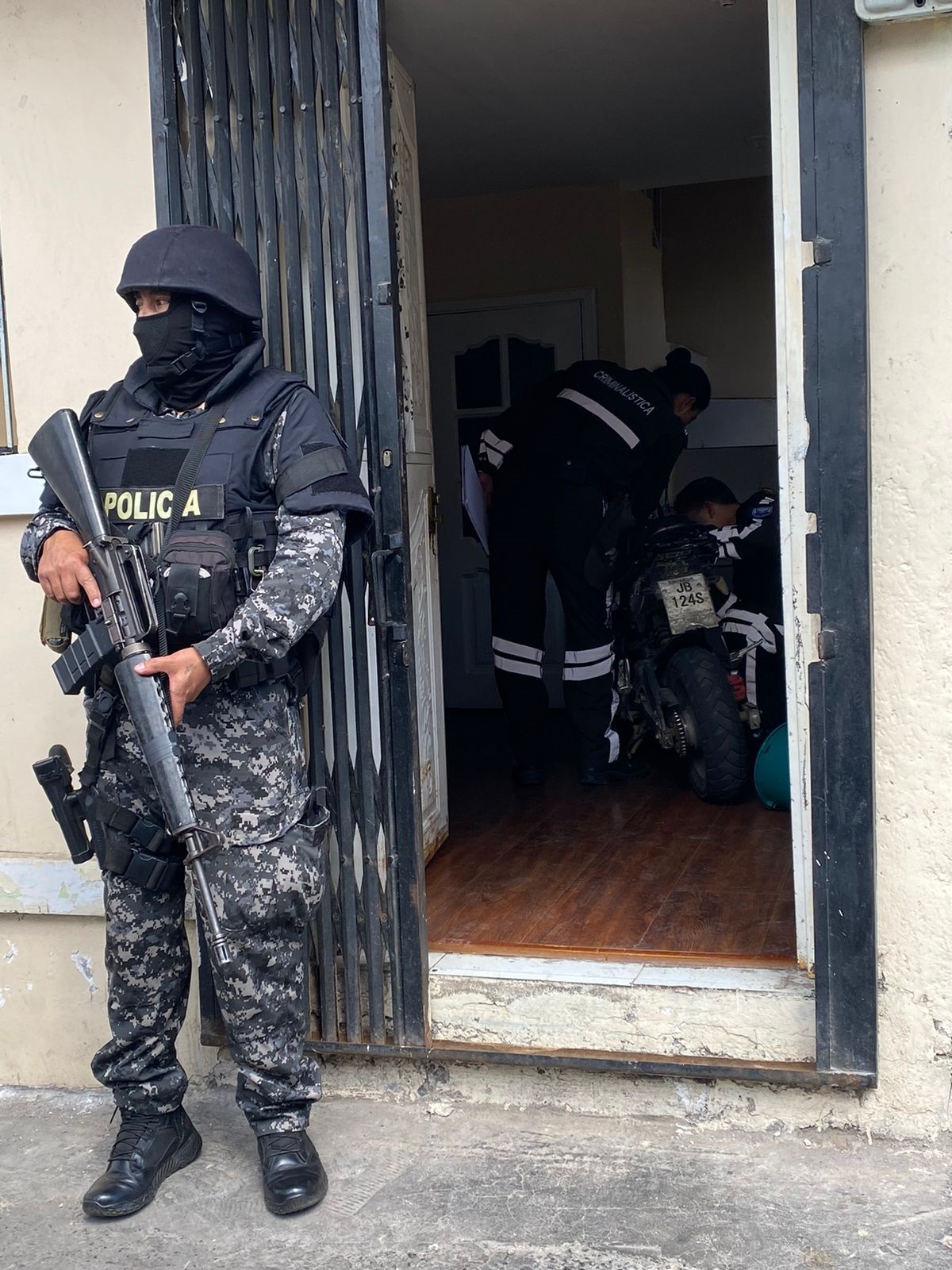 Ocho detenidos en operativo policial - La Prensa Ecuador