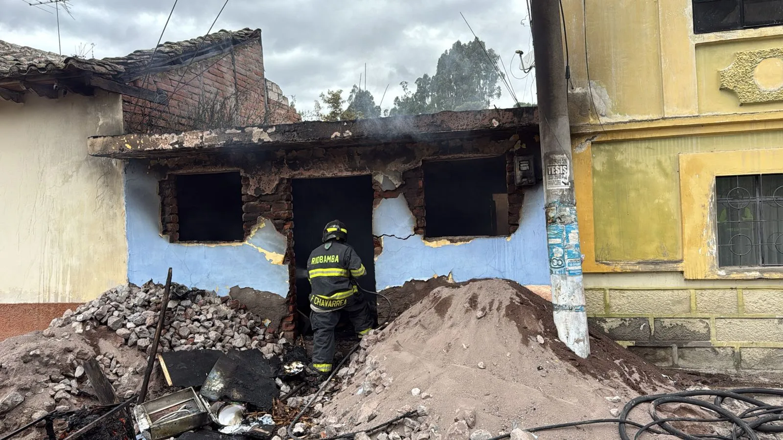 Adulto mayor herido por explosión de fuga de gas - La Prensa Ecuador